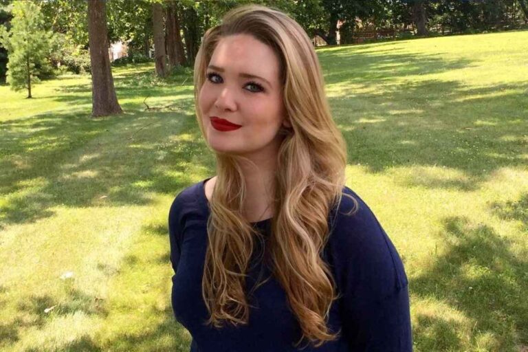 Sarah J Maas: Bestselling Author Biography